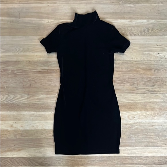 Miracle Eye | Dresses | Miracle Eye Audrey Black Velvet Mock Neck Mini ...
